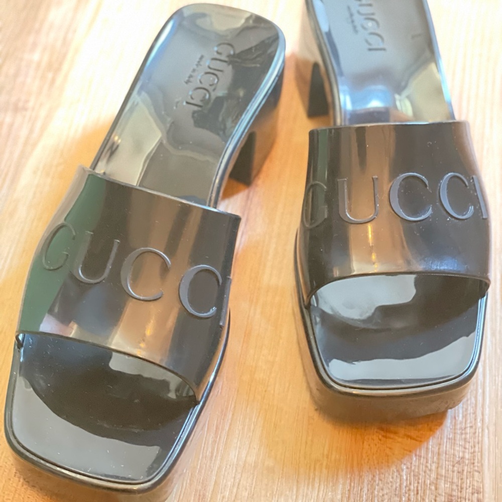 Gucci Black Logo Rubber Slide Block Heel Sandals - Gem